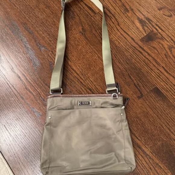 Tumi | Bags | Tumi Voyageur Crossbody Bag Excellent Condition | Poshmark